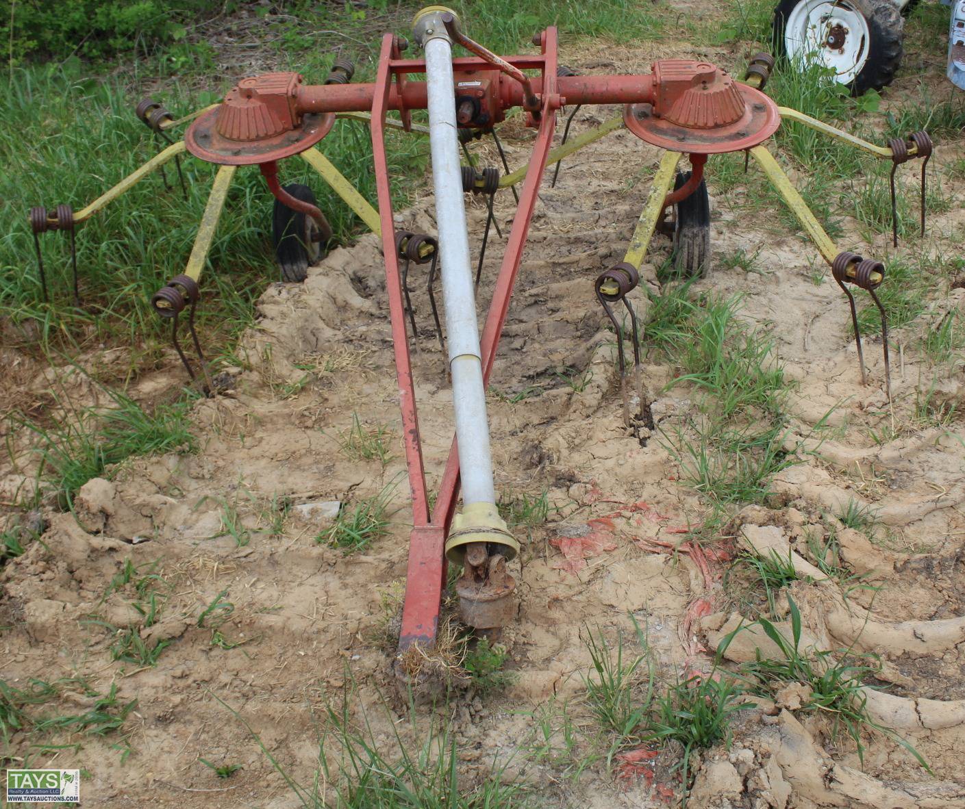 Tays Realty & Auction - Auction: ONLINE ABSOLUTE AUCTION: TRACTORS ...