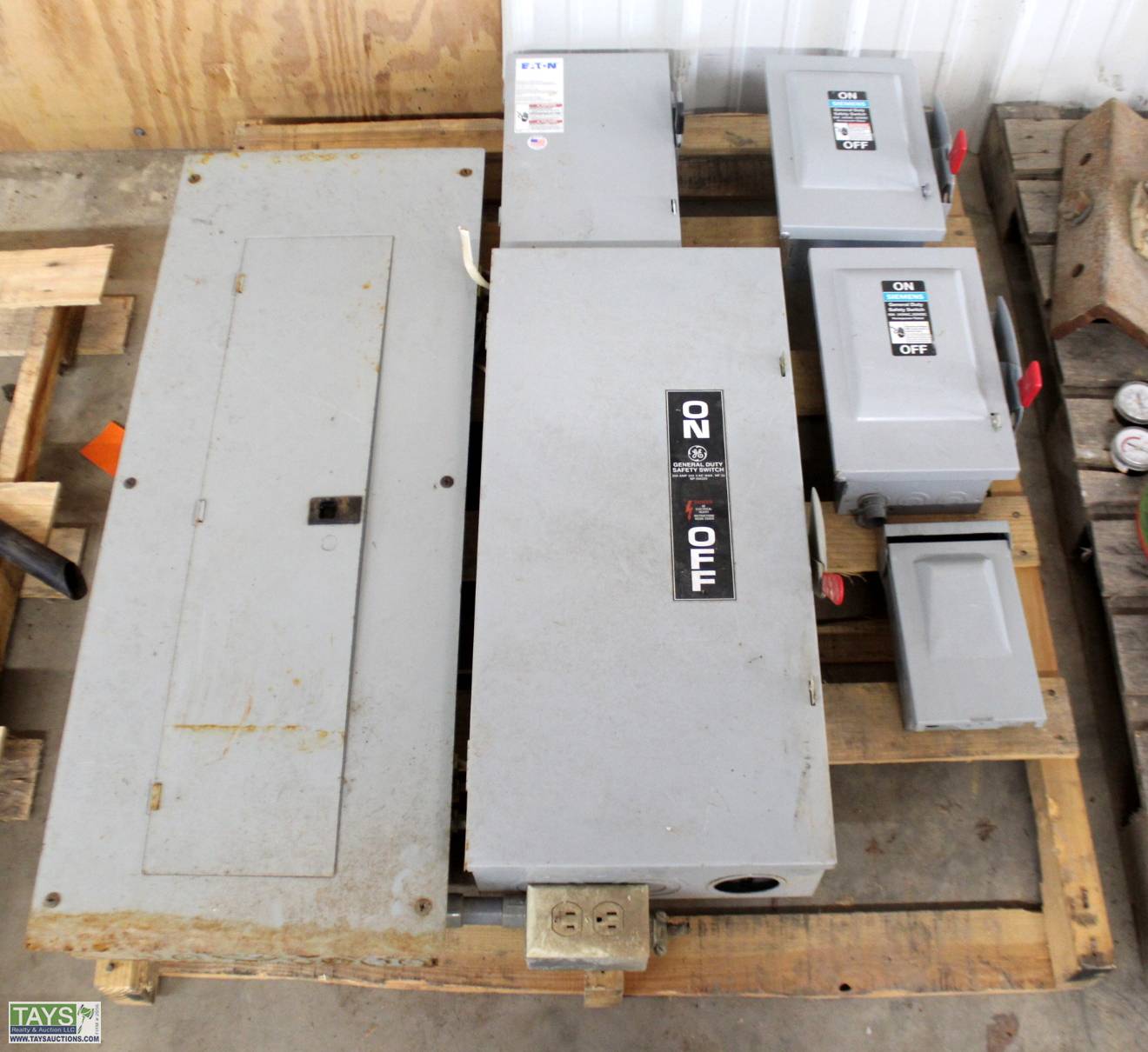 Tays Realty & Auction - Auction: ONLINE ABSOLUTE AUCTION: TRACTORS ...