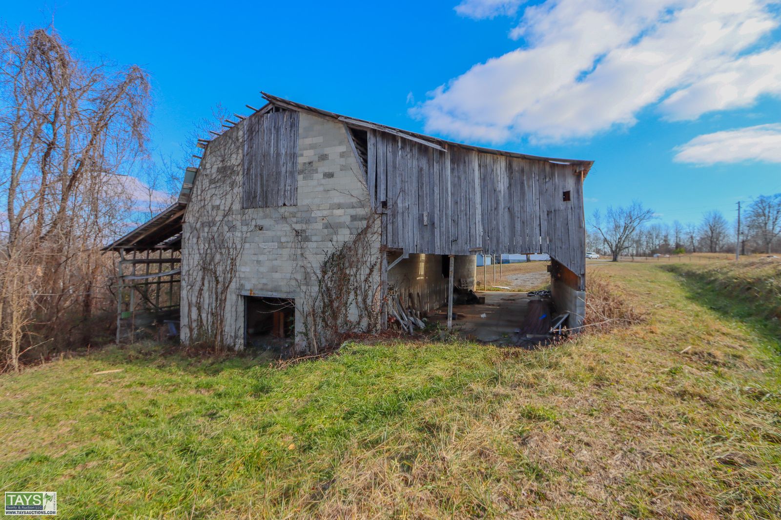 Tays Realty & Auction - Auction: ONLINE ABSOLUTE AUCTION: 2 BR / 1 BA HOME - BARN & COMMERCIAL ...