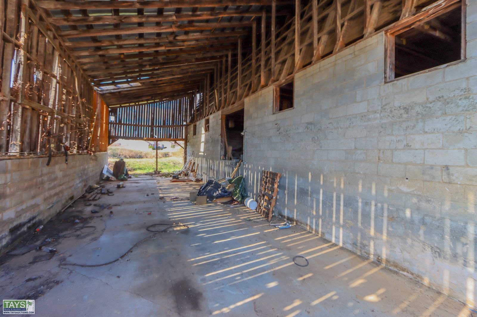 Tays Realty & Auction - Auction: ONLINE ABSOLUTE AUCTION: 2 BR / 1 BA ...